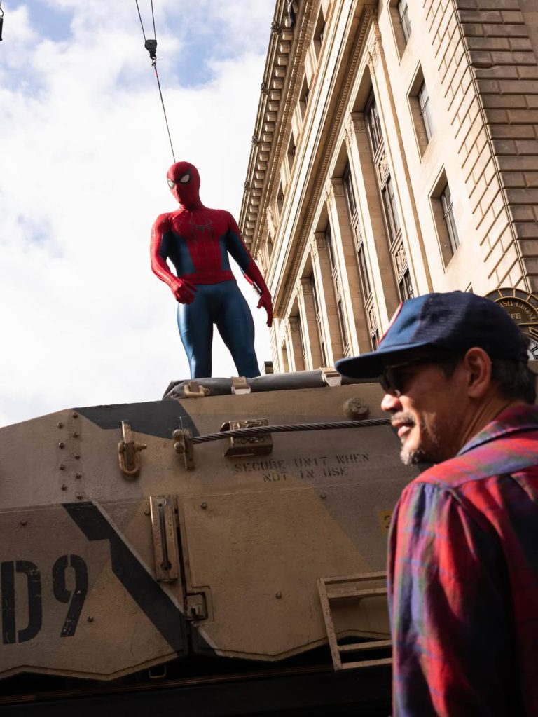 Tom Holland dá spoilers de ‘Homem-Aranha: Um Novo Dia’ postando fotos dos bastidores